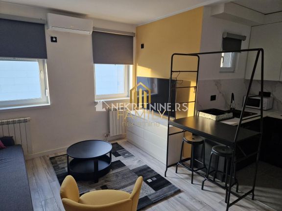 Izdaje se luksuzan jednosoban stan 380€ – Novi Sad, Centar