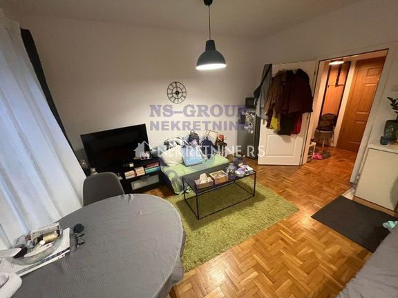 Na prodaju garsonjera od 26 m² na jednoj od najtraženijih lokacija u gradu.
