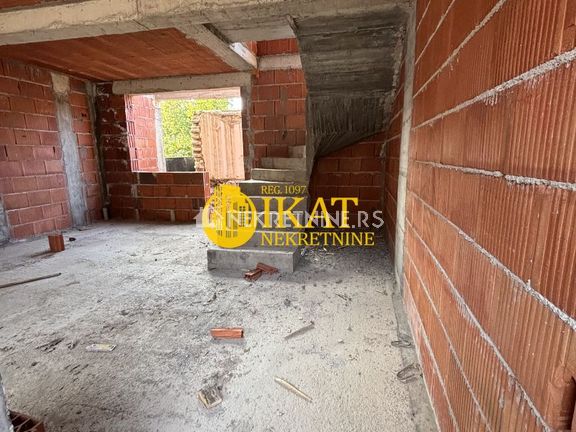 Stara Pazova stan 69m2, po konceptu kuća u nizu + pdv ID#4689