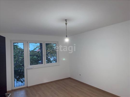 Dvosoban stan u Zemunu 59m²+