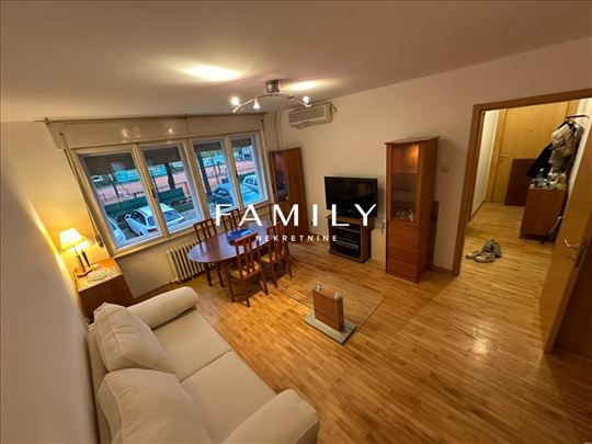 Izdaje se dvosoban stan u centru, 59m2, 650e