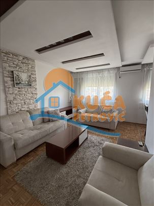 Izdaje se stan na Bulevaru Nemanjića!