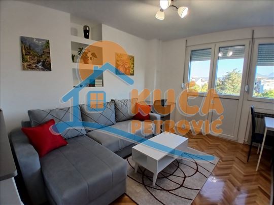 Izdaje se namešten jednoiposoban stan, Rentgenova,