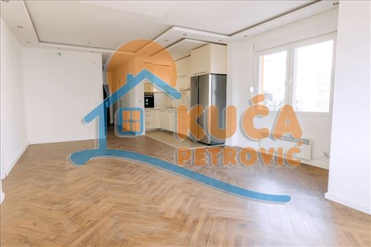 Izdaje se četvorosoban stan u Durlanu, 96m2, na pr