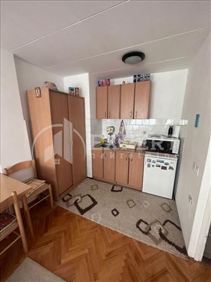 Izdaje se stan na Bulevaru Nemanjića!