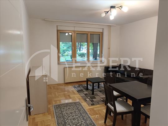 Izdaje se odličan, dvoiposoban stan kod Čaira, 58m