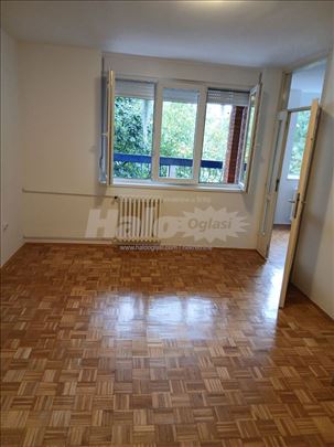 IZDAJE se stan u Batajnici!