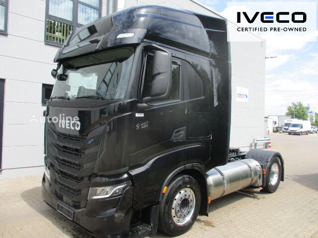 IVECO AS440S46T/P 2LNG tegljač