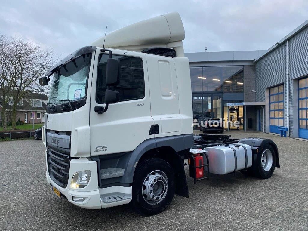 DAF CF370 / NICE CLEAN NL TRUCK / TYRES 80% / AUTOMATIC / EURO-6 / 2 tegljač