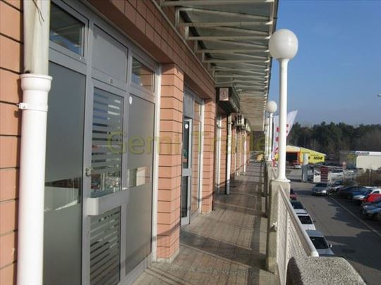 Lokal u YuBC-u na odličnoj poziciji 2 prostorije