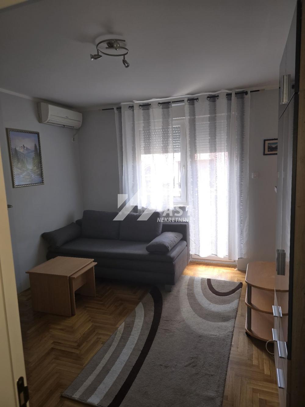 Izdajem prelep jednosoban stan na Sajmu !!! Top Lokacija ID#3986 300 €