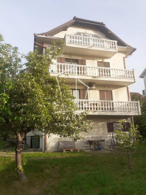 Višnjička Banja , odlična kuća ID#12597
2.000 €