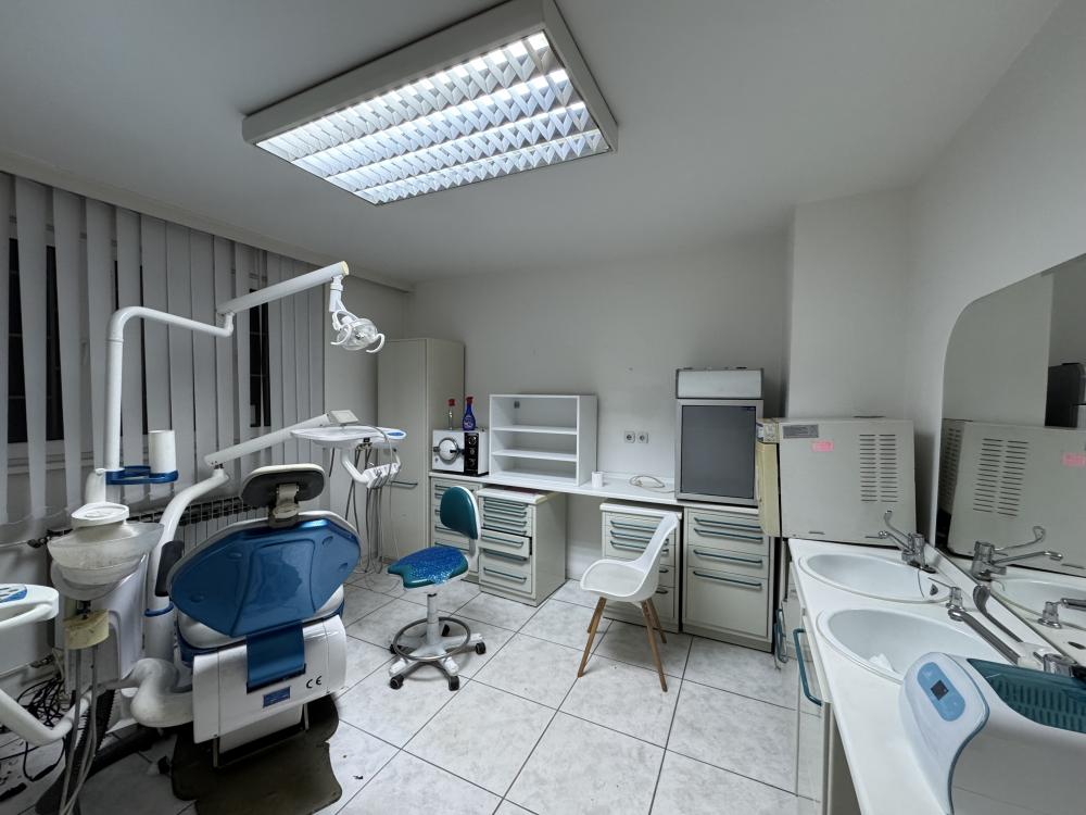 Kompletno opremljena stomatološka ordinacija, Stevana Sremca ID#2384 1.000 €