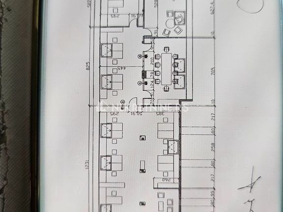 Kancelarijski prostor ,230m,prazan adaptibilan