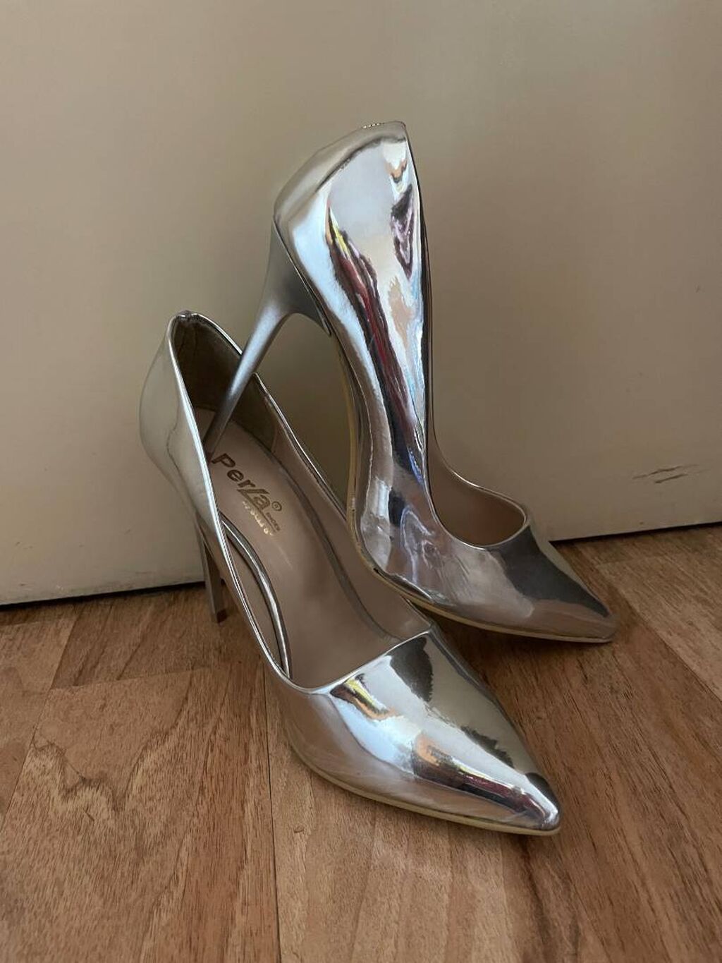 Salonke, Perla, 39