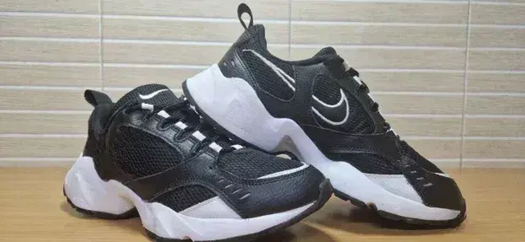 Nike Air Heights JR (br.40) patike su u odličnom stanju, kao što se