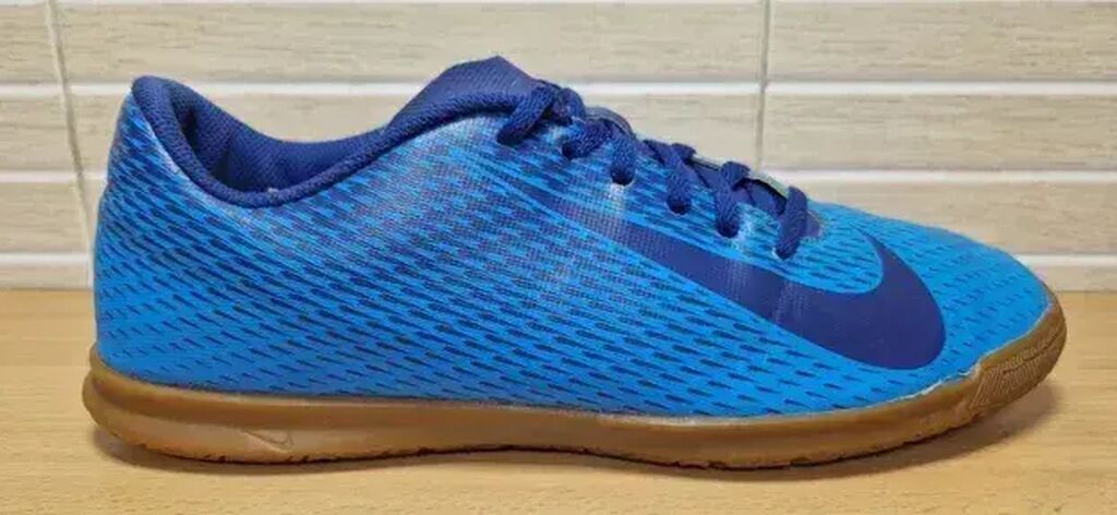 Nike JR Bravata II (br.44) patike su u odličnom stanju, kao što se