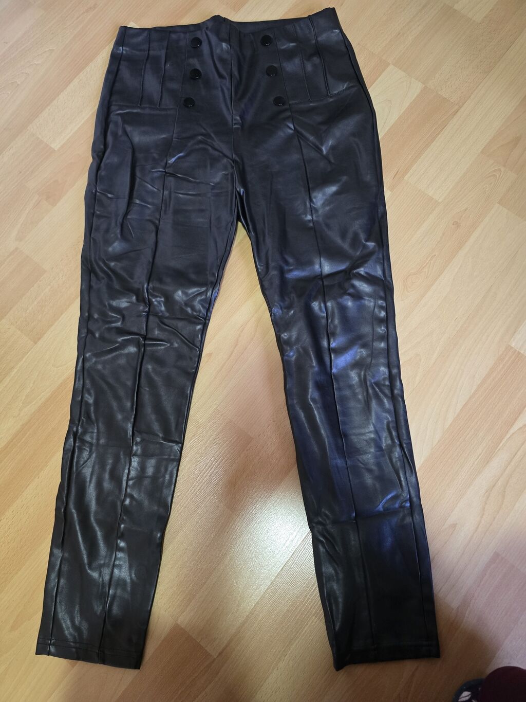 Ženske pantalone od eko kože J&J Collection - Model: uske/skinny