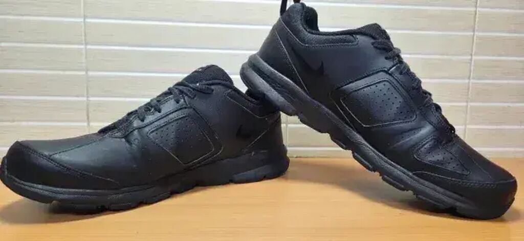 Nike T-Lite XI (br.46) patike su u odličnom stanju kao što se vidi i