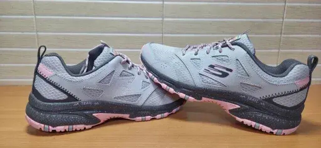 Skechers, 38