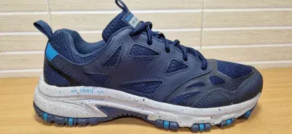 Skechers Hillcrest (br.41) patike su u extra stanju, kao što se vidi i