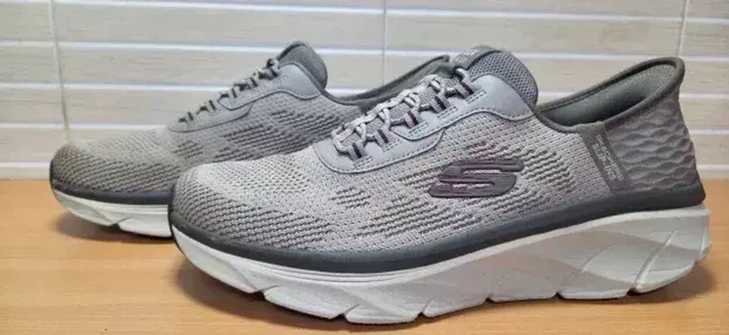 Skechers Slip-ins (br.44) patike su u dobrom stanju kao što se vidi i