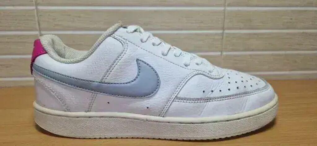 Nike Court Vision (br.40) patike su u dobrom stanju kao što se vidi i