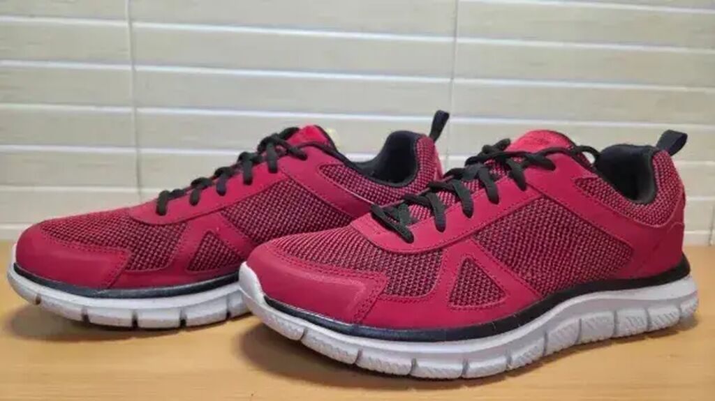 Skechers Lite-Weight (br.44) patike su u odličnom stanju, sem što