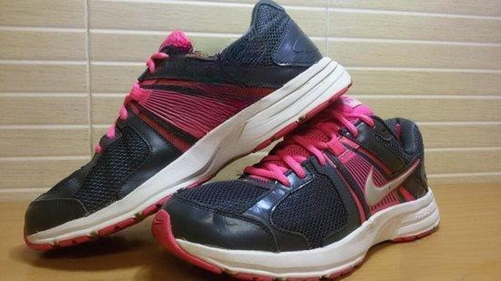 Nike Dart 10 (br.41) patike su u odličnom stanju kao što se vidi i na