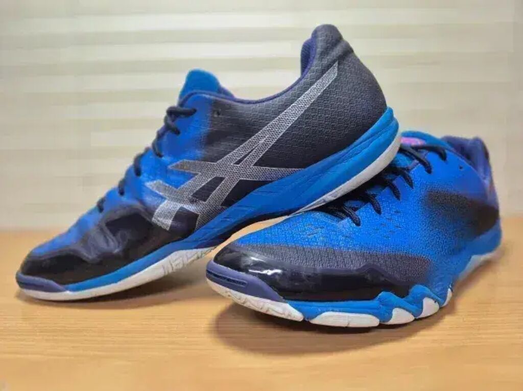Asics Gel-Blade 6 (br.49) patike su u dobrom stanju kao što se vidi i