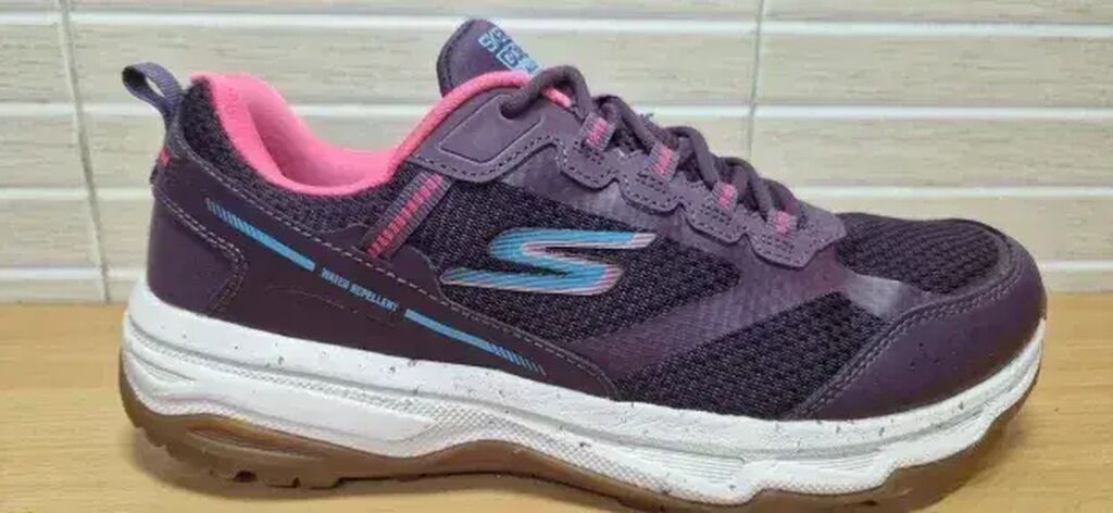 Skechers, 42