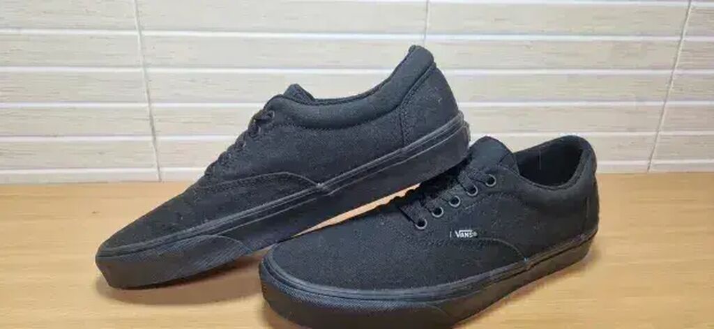 Vans (br.44) patike su u odličnom stanju kao što se vidi i na slikama