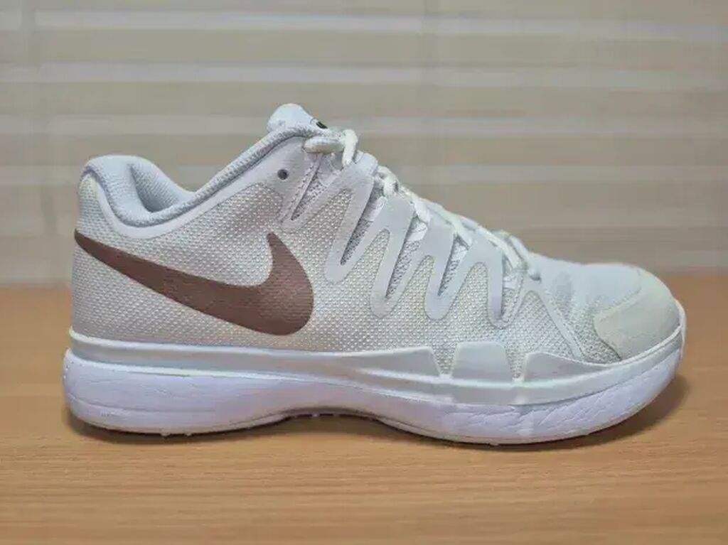 Nike Vapor 9.5 Tour (br.38,5) patike su u dobrom stanju kao što se