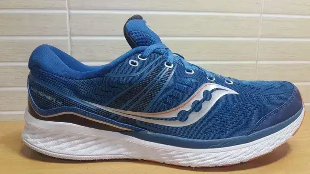 Saucony Munchen 4 (br.48) patike su u odličnom stanju, kao što se vidi