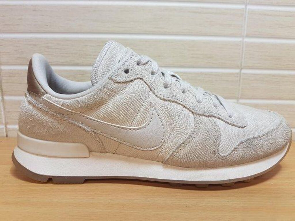Nike Internationalist (br.36,5) patike su u dobrom stanju, kao što se