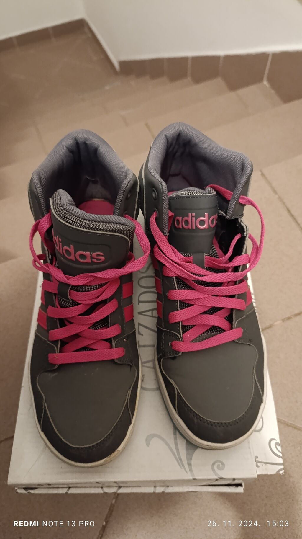 Adidas patike br.40 u odlicnom stanju . vrlo malo nosene!