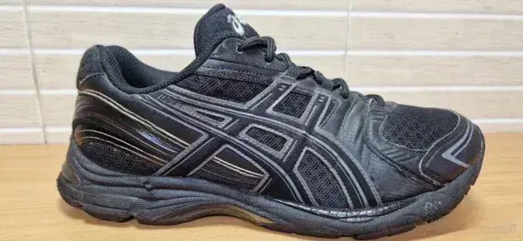 Asics Gel-Tech Walker (br.40) patike su u odličnom stanju, kao što se