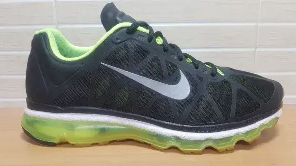 Nike Air Max 2011 (br.44,5) patike su u odličnom stanju, kao što se