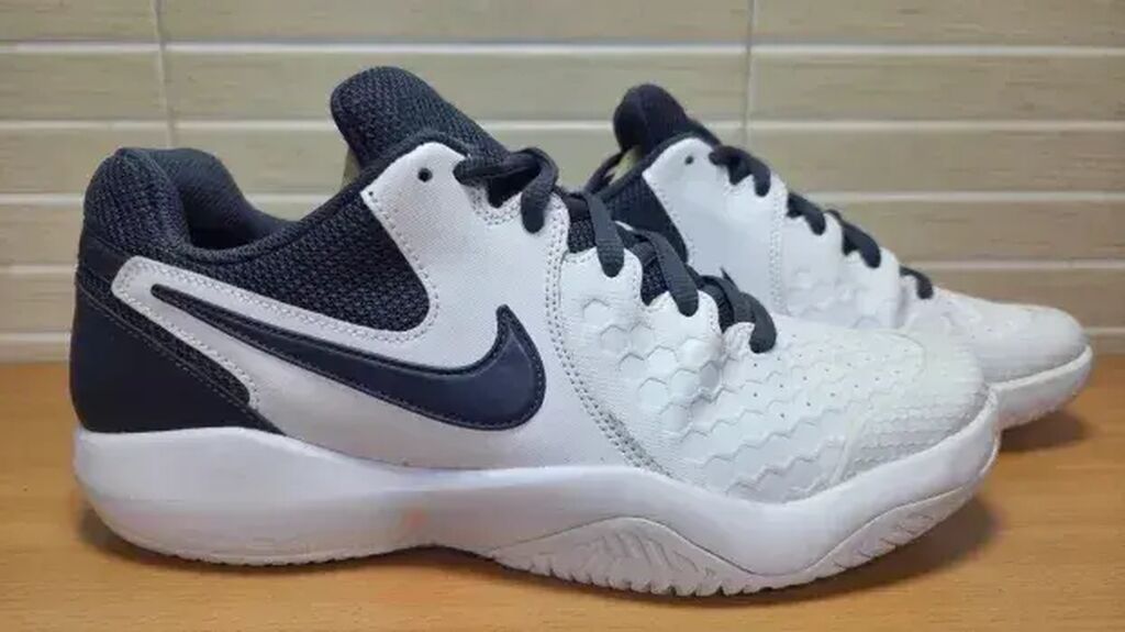 Nike Air Zoom Resistance (br.43) patike su u extra stanju kao što se