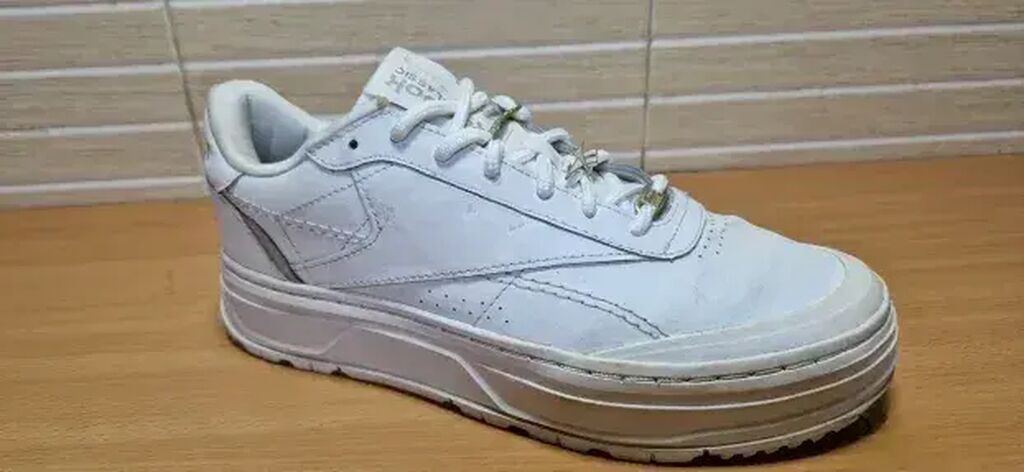 Reebok Club C Double (br.40) patike su u odličnom stanju, kao što se