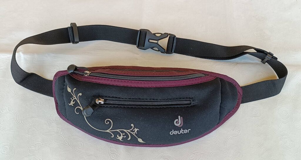 Torbica pederuša Deuter Neo Belt 1. Dve pregrade. Manjih je dimenzija