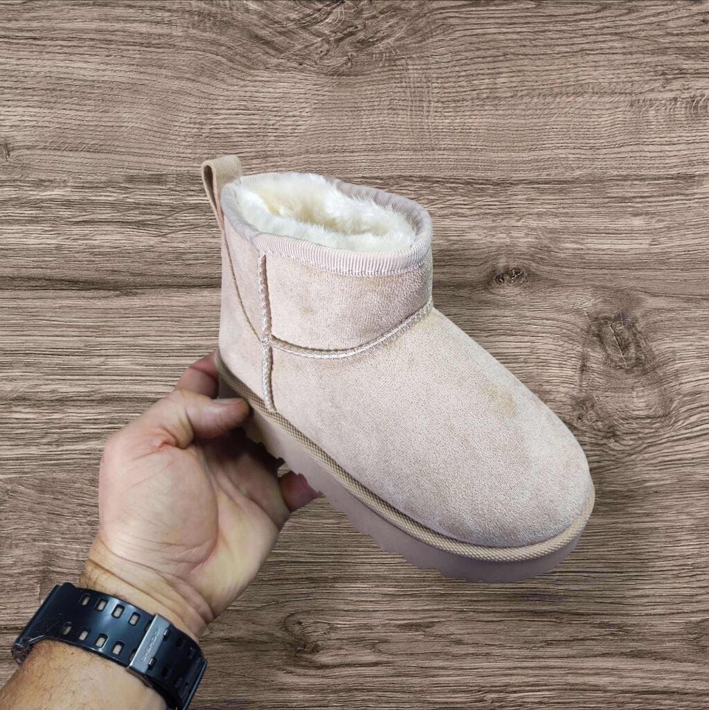 UGG KIDS    Vel.: 25 do 36 Cena: 3700 din