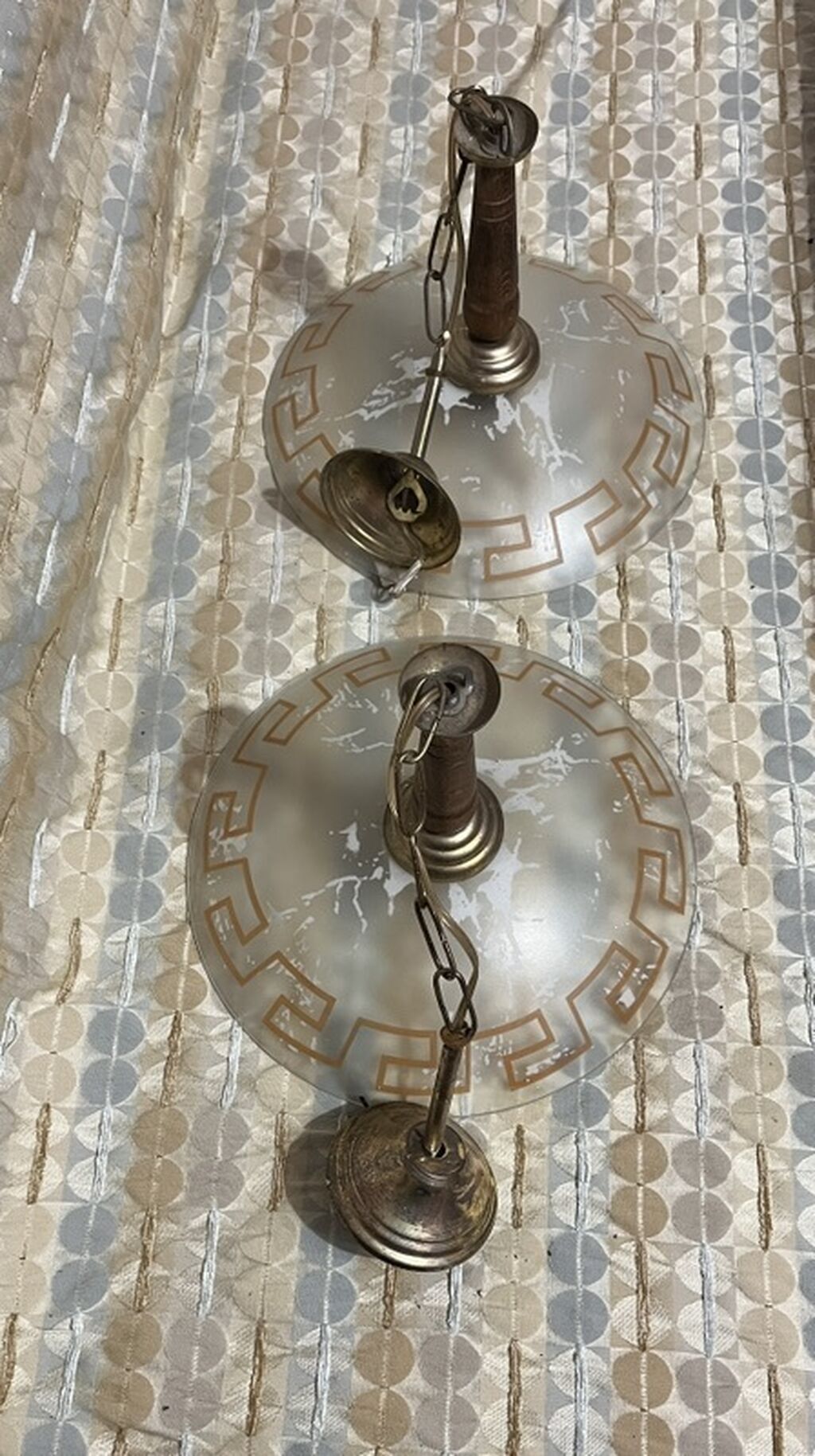 Set od 2 visećih plafonjera/lampona na lanac. - Materijal: stakleni