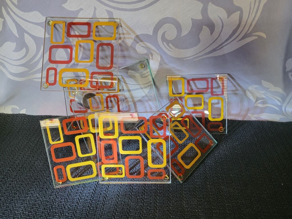 Postolja vintaz sa stalkom za case,staklena. Stalak sa