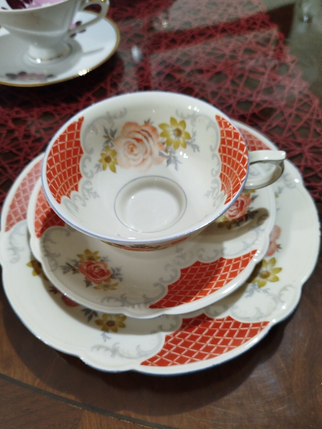 Porcelan,soljica za kafu sa desertnim tanjiricem. Odlicno za poklon