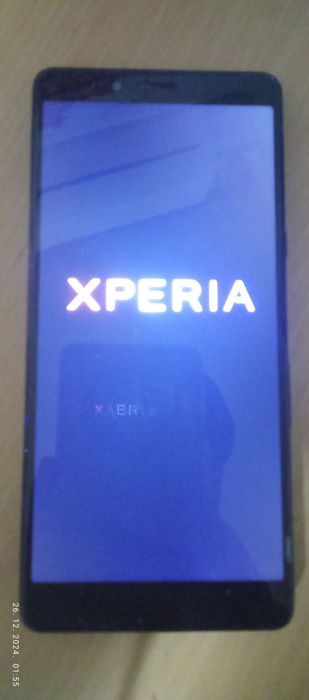 Sony Xperia pametni telefon - Ekran celom prednjom stranom, prikaz