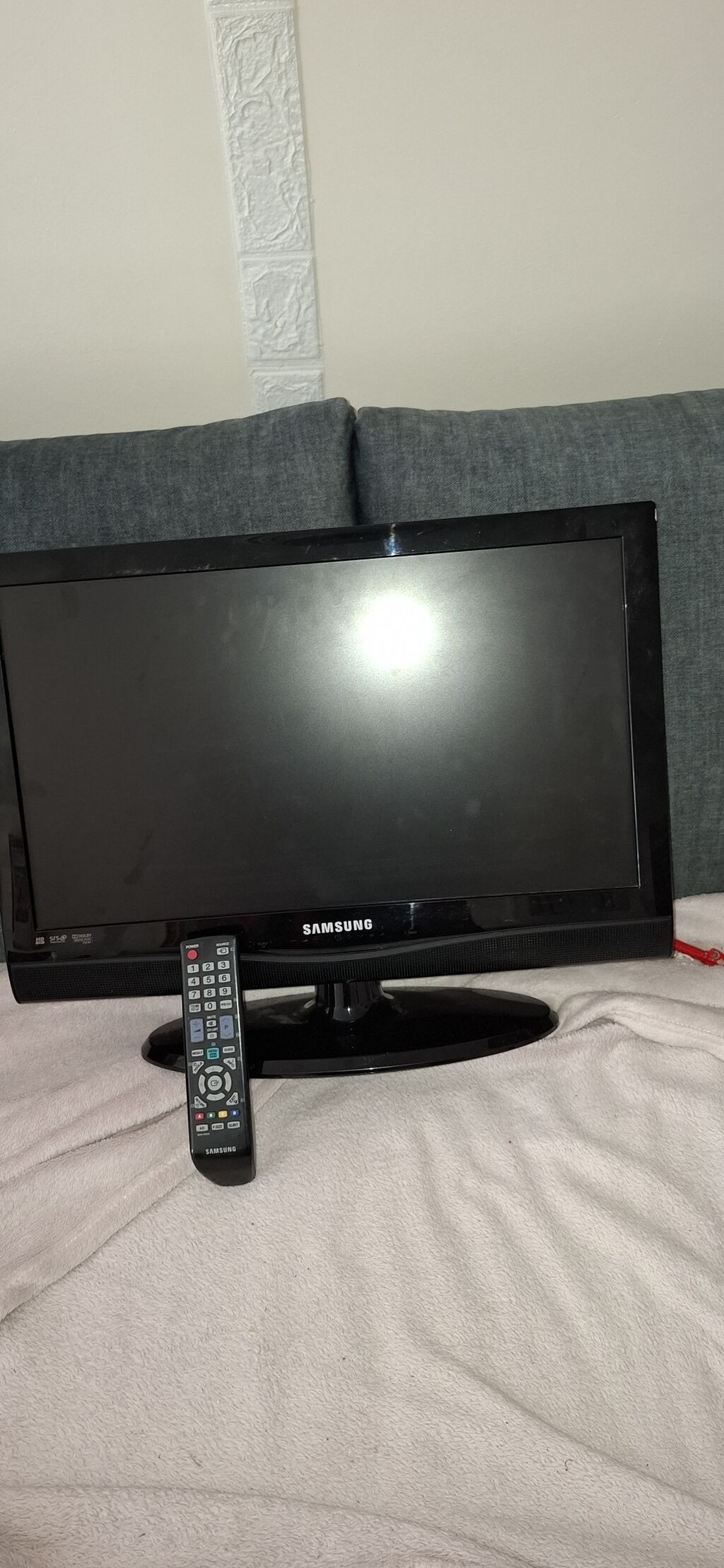 Samsung LCD TV sa daljinskim upravljačem potpuno ispravan 56cm, i