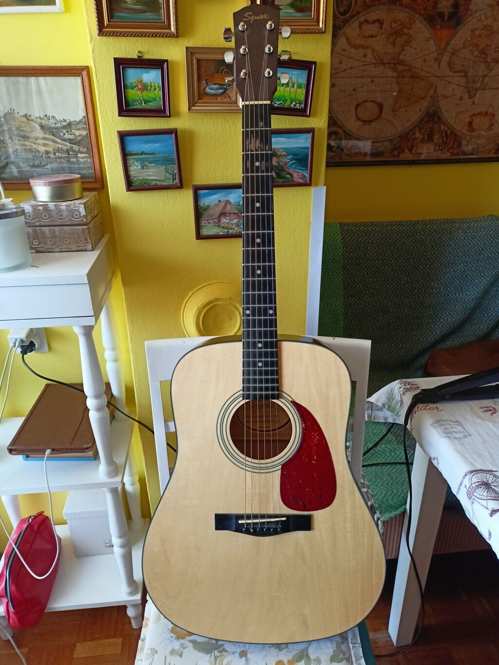 Akustična gitara Squier by Fender – dreadnought oblik - Telo