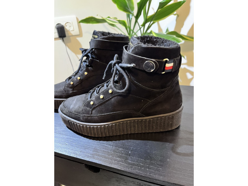 TOMMY HILFIGER čizme 38