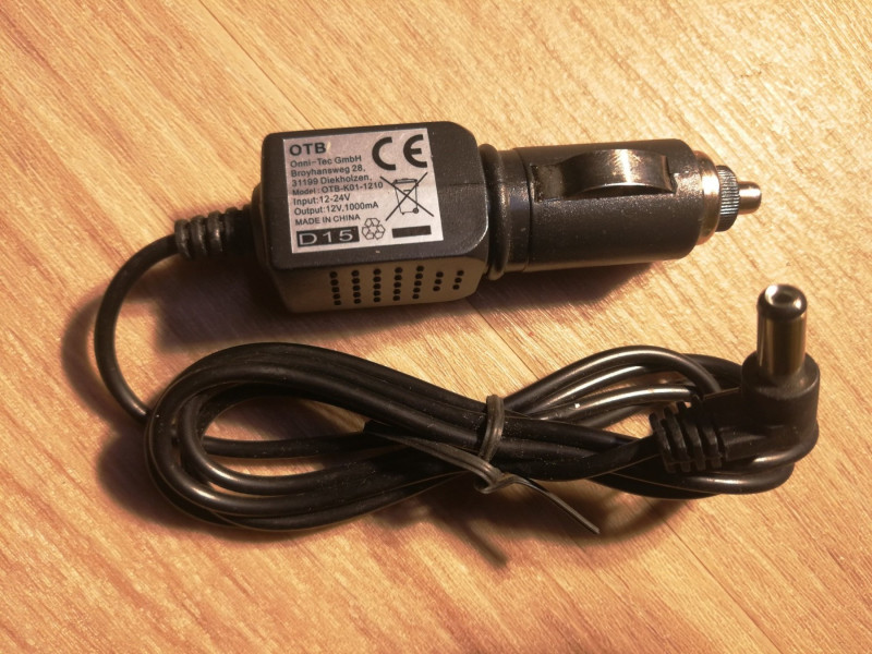 Auto adapter 12V --- 1000mA